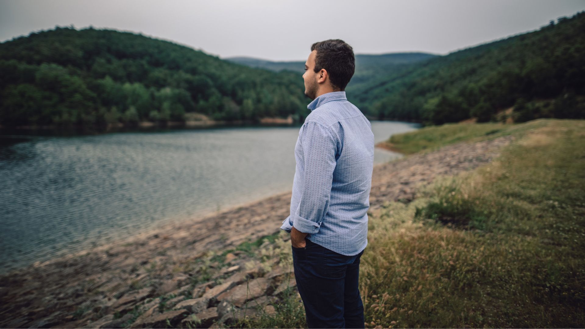 The ultimate guide to feeling lonely even when you're surrounded by ...